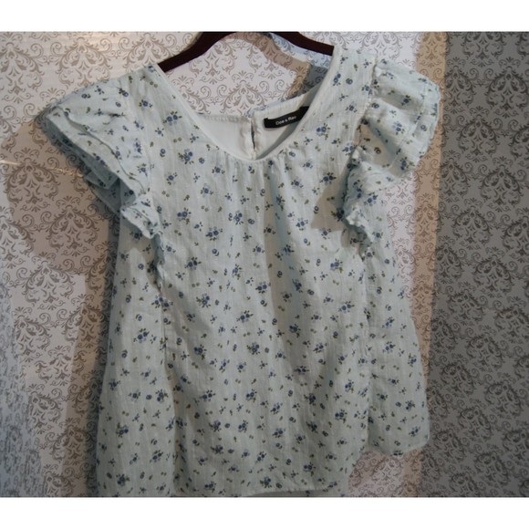 Doe & Rae | Tops | Doe Rae Lg Floral Ruffle Floral Top Feminine ...